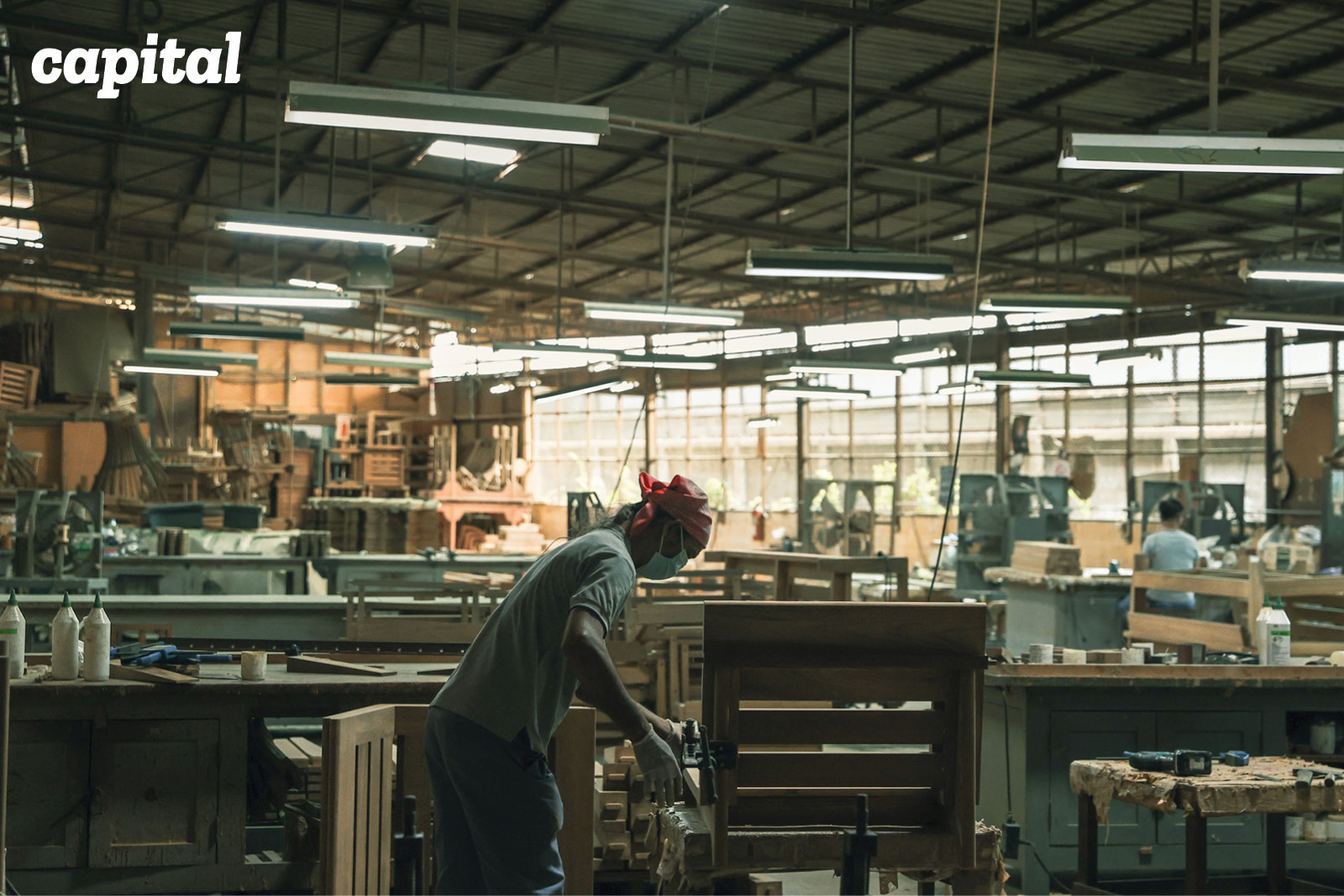 การดิสรัปต์ตัวเองและสนุกกับความเสี่ยงของ ‘DEESAWAT’ ธุรกิจเฟอร์นิเจอร์ไทยชื่อเสียงระดับสากล ...